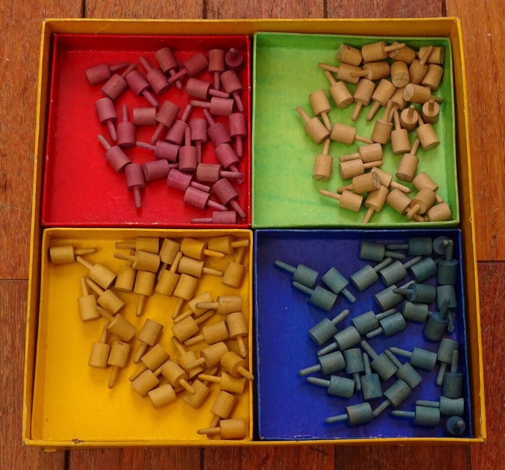 1920's Check-a-Peg Game, British Manufacture - tomsk3000